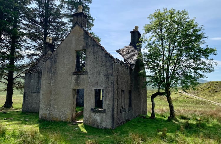 CHECKING IN WITH THE SPIRITS AT THE EERIE RUIN OF LUIBEILT LODGE ...
