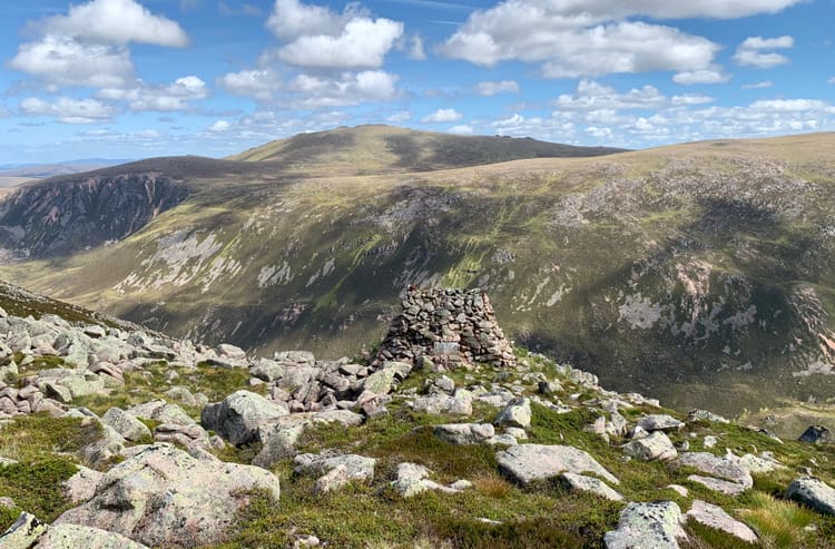 EL ALAMEIN: IN SEARCH OF A LONELY CAIRNGORMS REFUGE | Munro Moonwalker