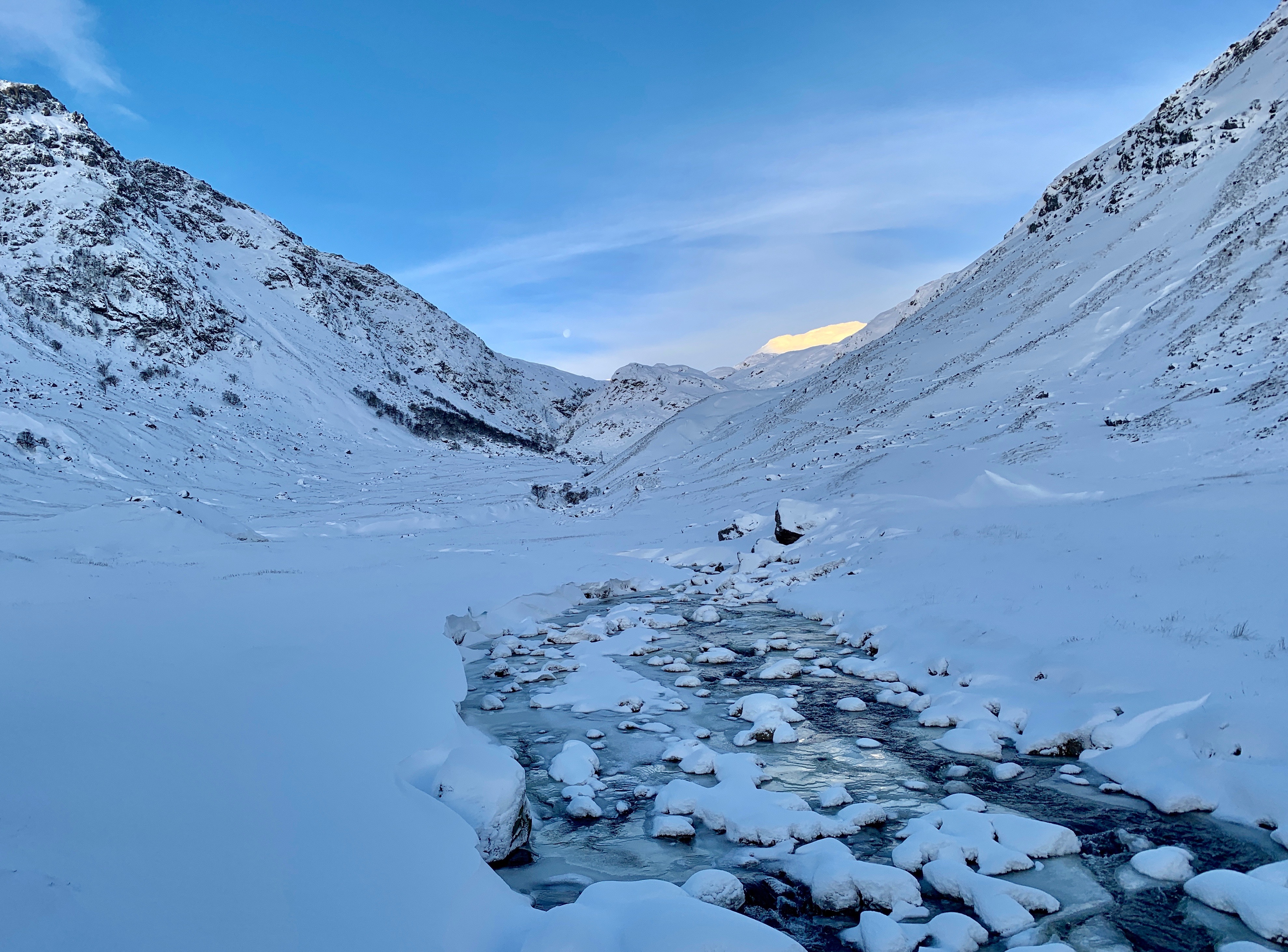 GOING NOWHERE FAST IN THE SNOWY DEPTHS OF GLEN DOLL | Munro Moonwalker